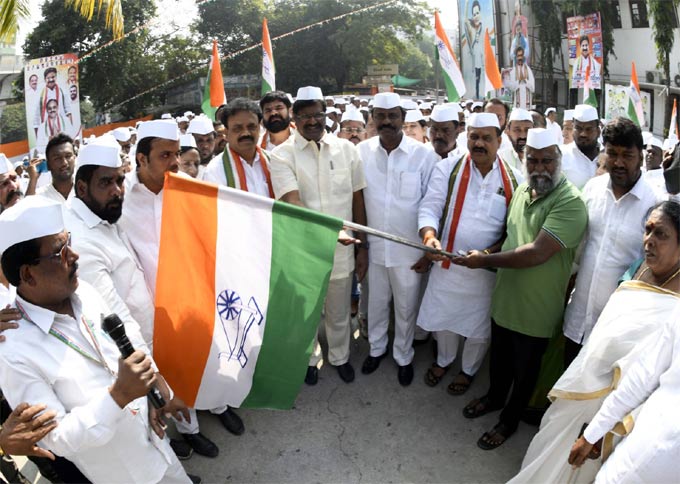 congress : గాంధీ భవన్‌లో కాంగ్రెస్‌ పార్టీ ఆవిర్భావ వేడుకలు ...