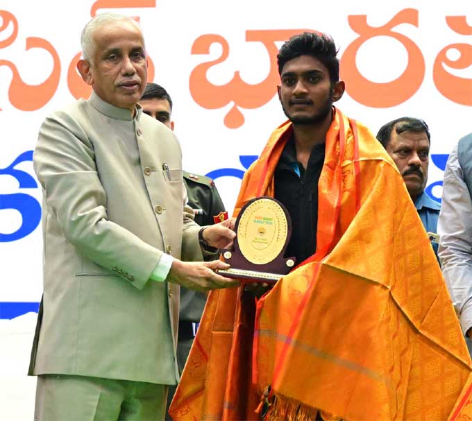 Vizag: విశాఖలో వికసిత్‌ భారత్‌ సంకల్ప యాత్ర.. పాల్గొన్న గవర్నర్ ...