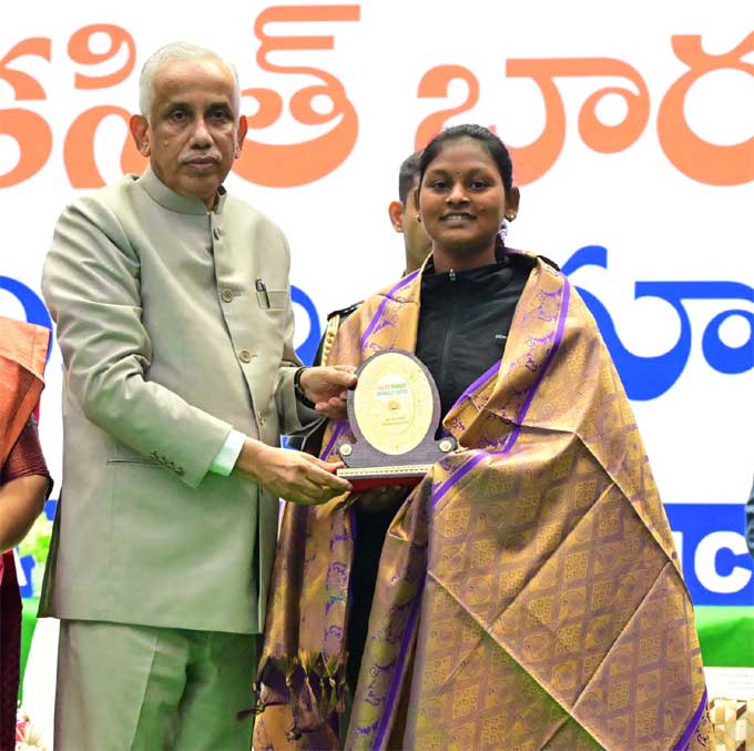 Vizag: విశాఖలో వికసిత్‌ భారత్‌ సంకల్ప యాత్ర.. పాల్గొన్న గవర్నర్ ...