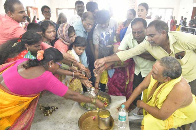 రాష్ట్రవ్యాప్తంగా ఆషాఢ తొలి ఏకాదశి పూజలు | Ashadha First Ekadashi at ...
