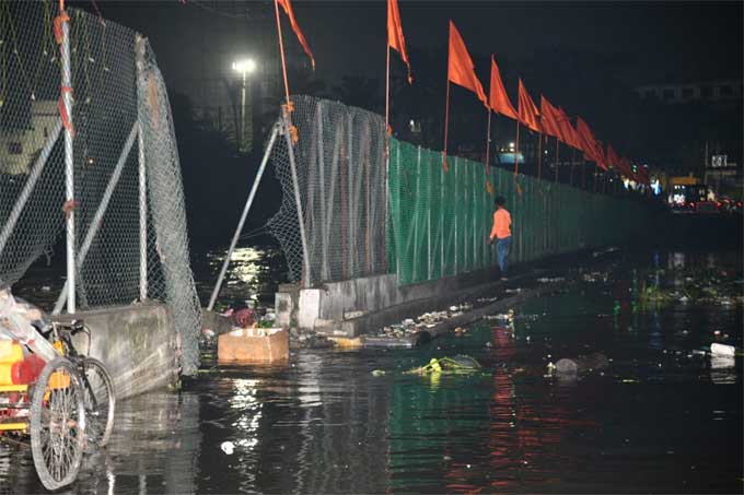 Musi River: చాదర్‌ఘాట్‌ను ముంచెత్తిన మూసీ | Musi River heavy flow at ...