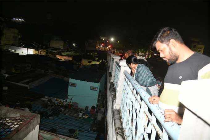 Musi River: చాదర్‌ఘాట్‌ను ముంచెత్తిన మూసీ | Musi River heavy flow at ...