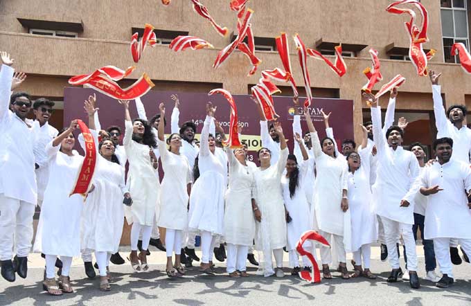 Visakhapatnam: గీతం యూనివర్సిటీలో ఘనంగా స్నాతకోత్సవం | Snathakotsavam ...