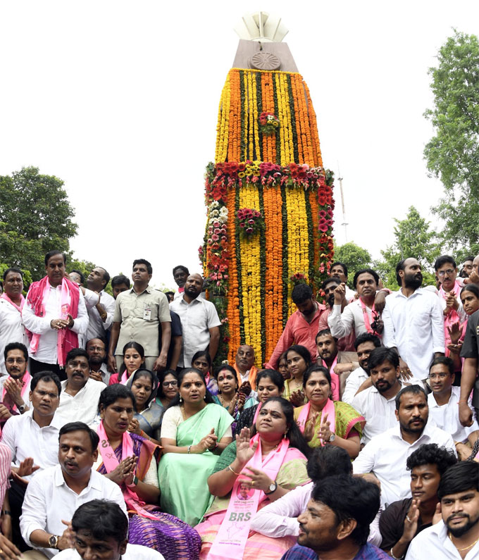 Telangana: అమర జ్యోతిని ప్రారంభించిన సీఎం కేసీఆర్‌ | CM KCR In States ...