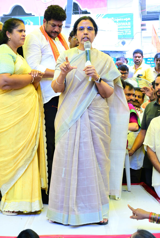 Nara Bhuvaneswari: జగ్గంపేట పర్యటనలో చంద్రబాబు సతీమణి | Nara ...