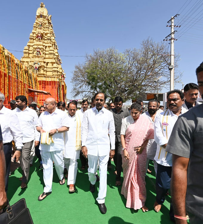 KCR: కొండగట్టు అంజన్నను దర్శించుకున్న సీఎం కేసీఆర్‌ | kcr visited ...