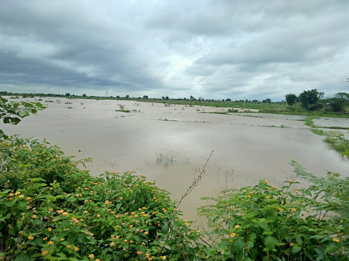 Heavy Rain: భీకర వర్షాలు.. పొంగి పొర్లుతున్న వాగులు | Heavy Rain In ...