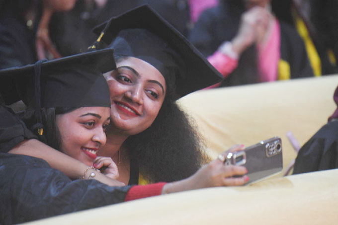 College Graduation Day: ఉత్సాహంగా మహిళా డిగ్రీ కళాశాల గ్రాడ్యుయేషన్‌ డే | Women College ...