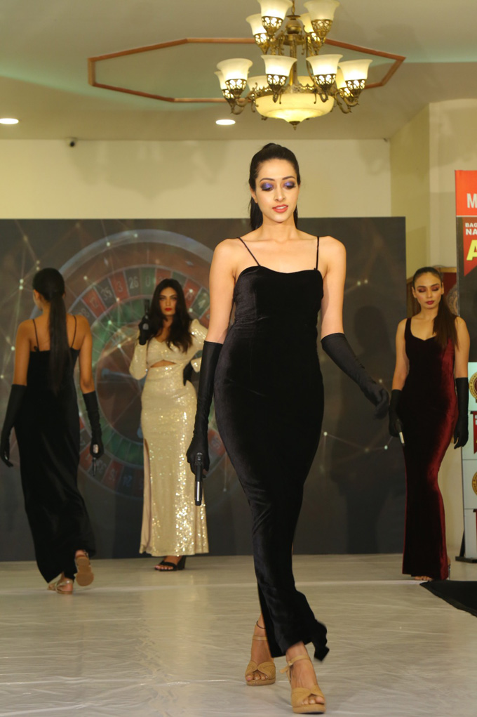 Models : ర్యాంప్‌వాక్‌తో ఆకట్టుకున్న మోడల్స్‌ | models ramp walk at ...