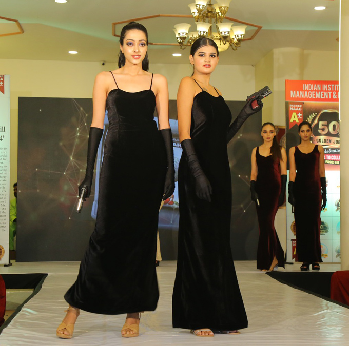 Models : ర్యాంప్‌వాక్‌తో ఆకట్టుకున్న మోడల్స్‌ | models ramp walk at ...