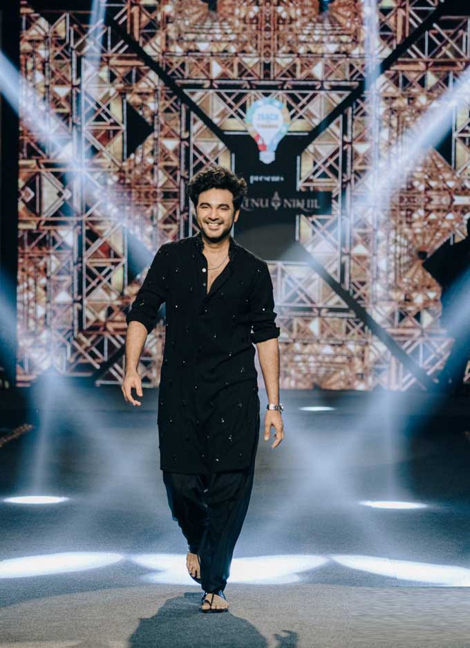 Ramp walk : తారలు దిగివచ్చిన వేళ | actors on ramp walk