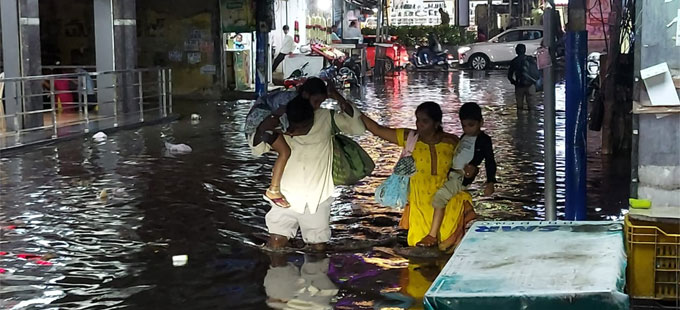 Heavy Rain : హైదరాబాద్‌లోని పలు ప్రాంతాల్లో భారీ వర్షం | Heavy Rain In ...