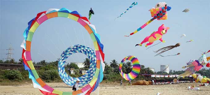 Kites: కరావళి తీర ప్రాంతాల్లో గాలిపటాల కనువిందు | International Kite ...