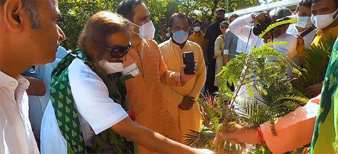 Hyderabad: మానస గంగా ఆశ్రమంలో యోగా గురువు రవిశంకర్‌.. | Ravi Shankar of ...